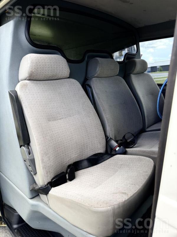 Balts Volkswagen Transporter 1999 Rīga, ar dzinēja tilpumu 2.50 L un nobraukumu 301 tūkst. km par 5200 €, foto 9 vietnē AUTOMOTO.COM.LV