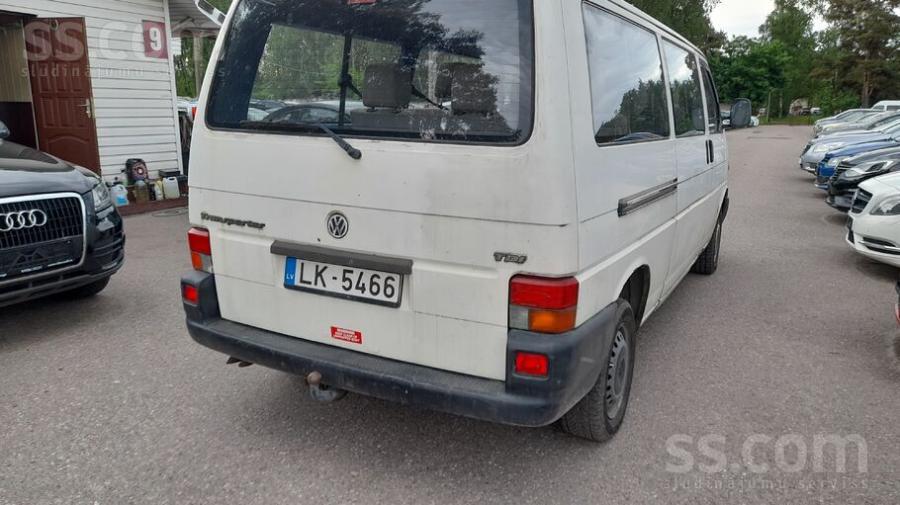 White Volkswagen Transporter 2000 in Riga, with an engine capacity of 2.50 L and mileage of 293 thousand km for 7500 €, photo 8 on AUTOMOTO.COM.LV