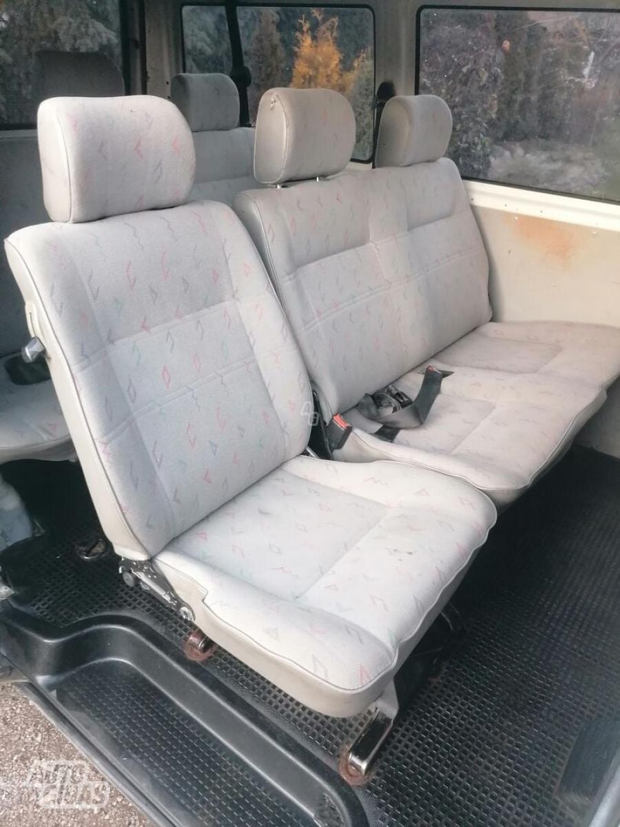 Balts Volkswagen Transporter 2000 Joniškis, ar dzinēja tilpumu 2.50 L un nobraukumu 400 tūkst. km par 3199 €, foto 13 vietnē AUTOMOTO.COM.LV