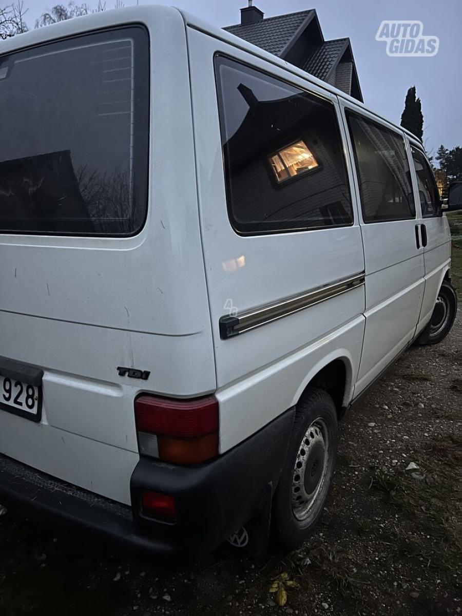 Balts Volkswagen Transporter 2000 Birštonas, ar dzinēja tilpumu 2.50 L un nobraukumu 388 tūkst. km par 2800 €, foto 2 vietnē AUTOMOTO.COM.LV