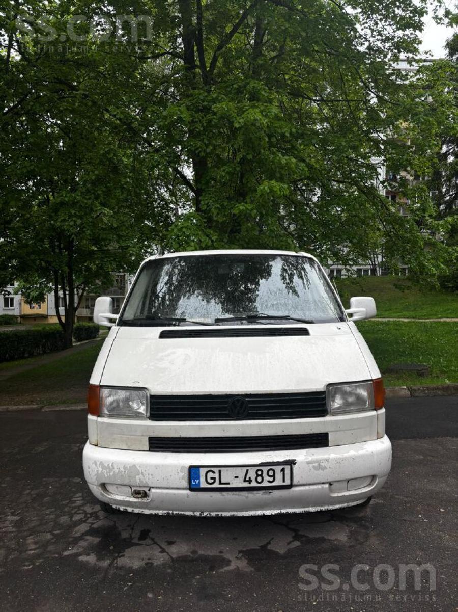 White Volkswagen Transporter 2000 in Ogre, with an engine capacity of 2.40 L and mileage of 684 thousand km for 1500 €, photo 1 on AUTOMOTO.COM.LV