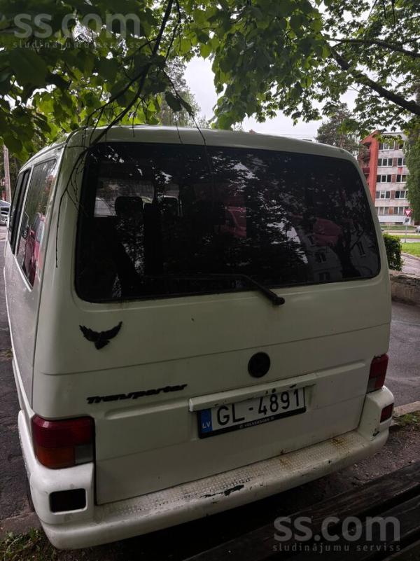 Balts Volkswagen Transporter 2000 Ogre, ar dzinēja tilpumu 2.40 L un nobraukumu 684 tūkst. km par 1500 €, foto 3 vietnē AUTOMOTO.COM.LV