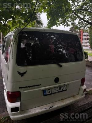 White Volkswagen Transporter 2000 in Ogre, with an engine capacity of 2.40 L and mileage of 684 thousand km for 1500 €, photo 4 on AUTOMOTO.COM.LV