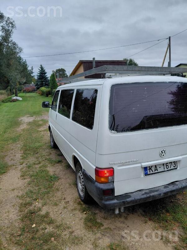White Volkswagen Transporter 2000 in Riga, with an engine capacity of 2.50 L and mileage of 445 thousand km for 2000 €, photo 4 on AUTOMOTO.COM.LV