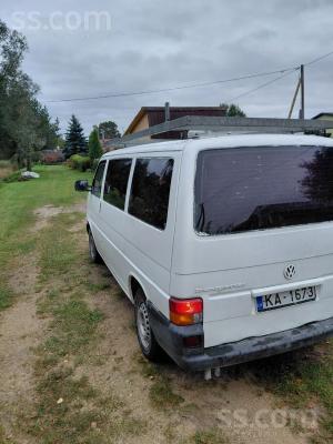 White Volkswagen Transporter 2000 in Riga, with an engine capacity of 2.50 L and mileage of 445 thousand km for 2000 €, photo 4 on AUTOMOTO.COM.LV