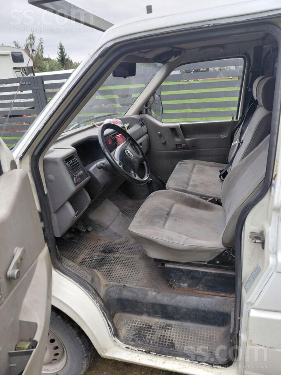 White Volkswagen Transporter 2000 in Riga, with an engine capacity of 2.50 L and mileage of 445 thousand km for 2000 €, photo 8 on AUTOMOTO.COM.LV