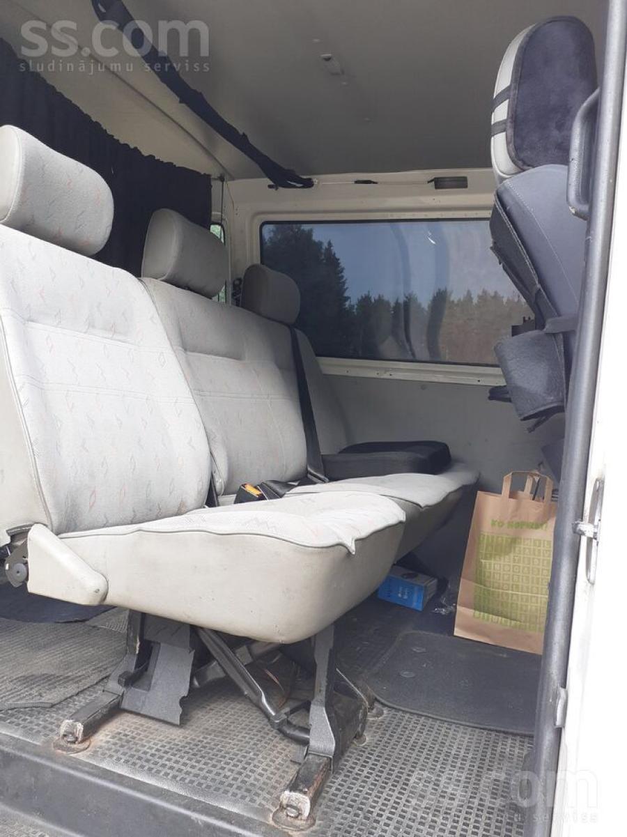 Balts Volkswagen Transporter 2001 Rīga, ar dzinēja tilpumu 2.50 L un nobraukumu 290 tūkst. km par 3100 €, foto 3 vietnē AUTOMOTO.COM.LV