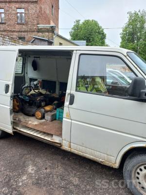 Balts Volkswagen Transporter 2001 Rīga, ar dzinēja tilpumu 2.50 L un nobraukumu 260 tūkst. km par 2200 €, foto 4 vietnē AUTOMOTO.COM.LV