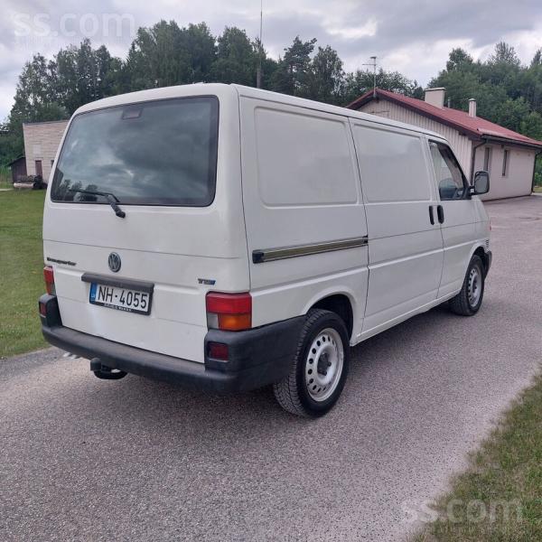 White Volkswagen Transporter 2001 in Riga, with an engine capacity of 2.50 L and mileage of 262 thousand km for 3300 €, photo 5 on AUTOMOTO.COM.LV