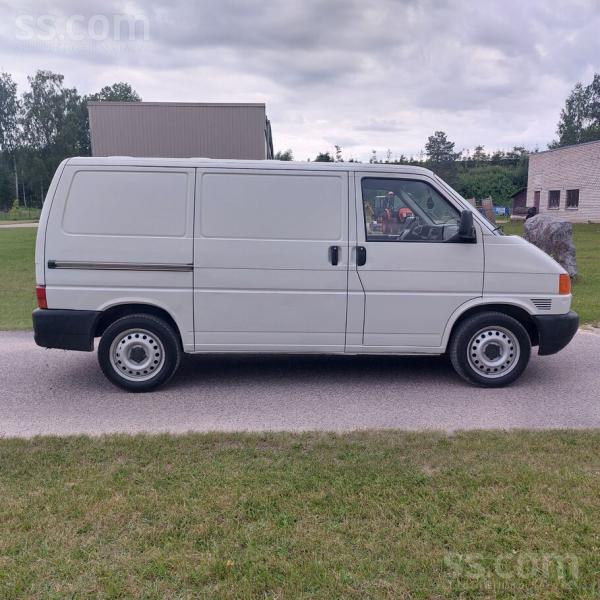 White Volkswagen Transporter 2001 in Riga, with an engine capacity of 2.50 L and mileage of 262 thousand km for 3300 €, photo 6 on AUTOMOTO.COM.LV
