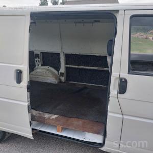 White Volkswagen Transporter 2001 in Riga, with an engine capacity of 2.50 L and mileage of 262 thousand km for 3300 €, photo 12 on AUTOMOTO.COM.LV