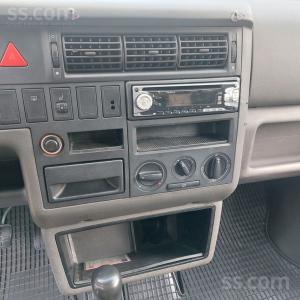 White Volkswagen Transporter 2001 in Riga, with an engine capacity of 2.50 L and mileage of 262 thousand km for 3300 €, photo 13 on AUTOMOTO.COM.LV