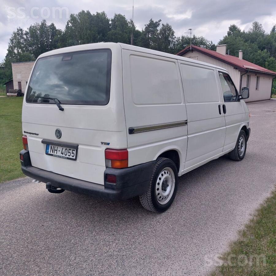 White Volkswagen Transporter 2001 in Riga, with an engine capacity of 2.50 L and mileage of 262 thousand km for 3300 €, photo 6 on AUTOMOTO.COM.LV