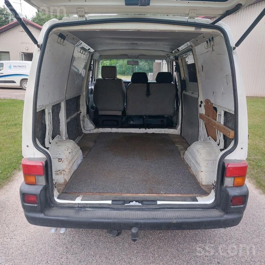 White Volkswagen Transporter 2001 in Riga, with an engine capacity of 2.50 L and mileage of 262 thousand km for 3300 €, photo 10 on AUTOMOTO.COM.LV
