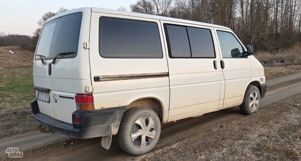 White Volkswagen Transporter 2002 in Vilnius, with an engine capacity of 2.50 L and mileage of 456 thousand km for 2500 €, photo 5 on AUTOMOTO.COM.LV