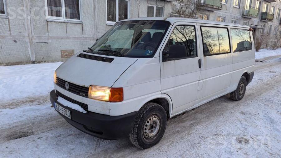 White Volkswagen Transporter 2002 in Liepaja, with an engine capacity of 2.50 L and mileage of 350 thousand km for 3200 €, photo 1 on AUTOMOTO.COM.LV