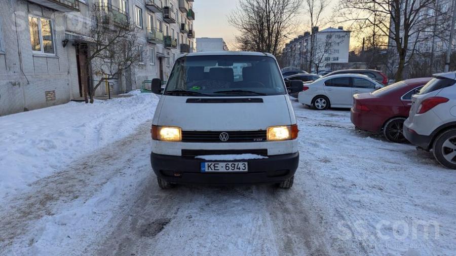 White Volkswagen Transporter 2002 in Liepaja, with an engine capacity of 2.50 L and mileage of 350 thousand km for 3200 €, photo 3 on AUTOMOTO.COM.LV