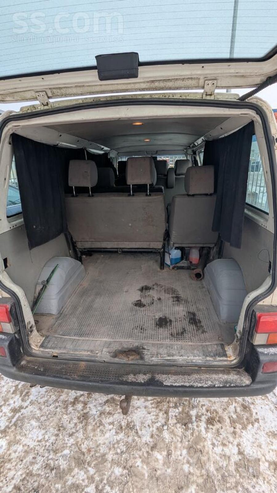 White Volkswagen Transporter 2002 in Liepaja, with an engine capacity of 2.50 L and mileage of 350 thousand km for 3200 €, photo 7 on AUTOMOTO.COM.LV