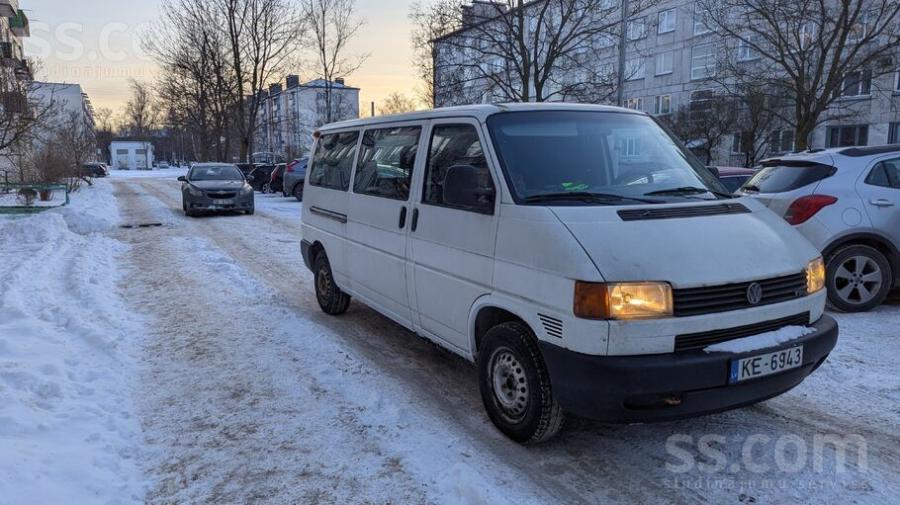White Volkswagen Transporter 2002 in Liepaja, with an engine capacity of 2.50 L and mileage of 350 thousand km for 3200 €, photo 8 on AUTOMOTO.COM.LV