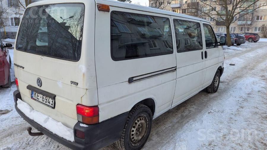 White Volkswagen Transporter 2002 in Liepaja, with an engine capacity of 2.50 L and mileage of 350 thousand km for 3200 €, photo 9 on AUTOMOTO.COM.LV