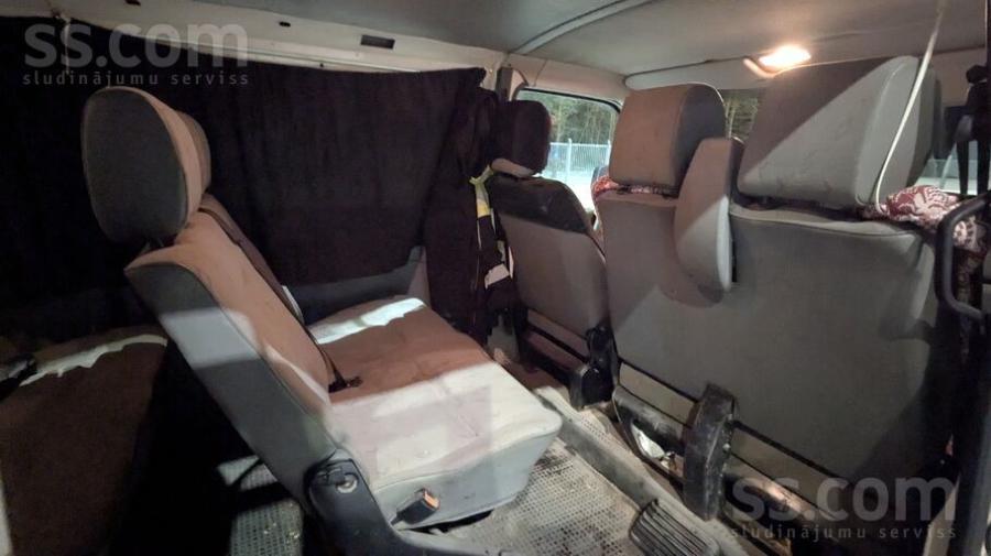 White Volkswagen Transporter 2002 in Liepaja, with an engine capacity of 2.50 L and mileage of 350 thousand km for 3200 €, photo 10 on AUTOMOTO.COM.LV