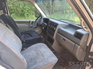 White Volkswagen Transporter 2002 in Riga, with an engine capacity of 2.50 L and mileage of 346 thousand km for 3200 €, photo 9 on AUTOMOTO.COM.LV