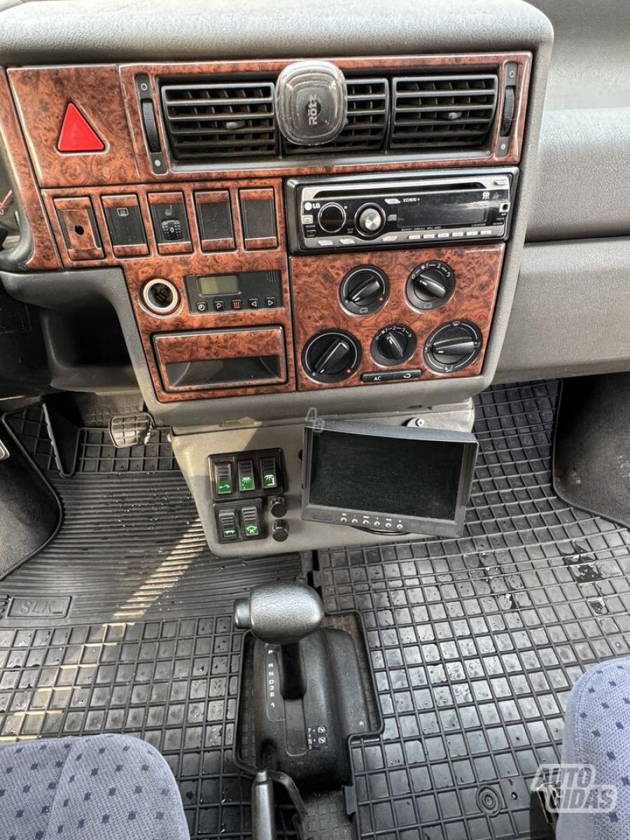 Balts Volkswagen Transporter 2003 Druskininkai, ar dzinēja tilpumu 2.50 L un nobraukumu 214 tūkst. km par 12000 €, foto 22 vietnē AUTOMOTO.COM.LV