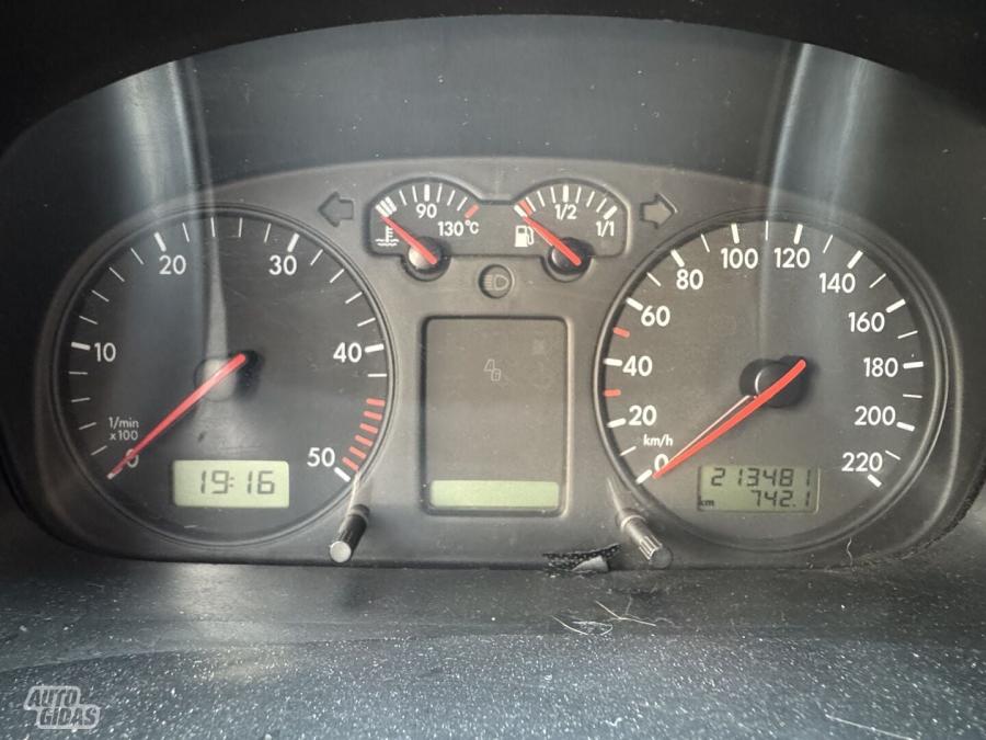 Balts Volkswagen Transporter 2003 Druskininkai, ar dzinēja tilpumu 2.50 L un nobraukumu 214 tūkst. km par 12000 €, foto 23 vietnē AUTOMOTO.COM.LV