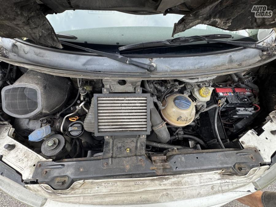Balts Volkswagen Transporter 2003 Druskininkai, ar dzinēja tilpumu 2.50 L un nobraukumu 214 tūkst. km par 12000 €, foto 25 vietnē AUTOMOTO.COM.LV