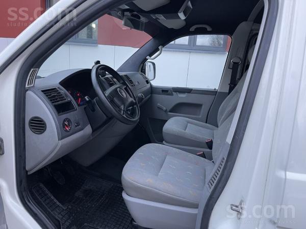White Volkswagen Transporter 2004 in Daugavpils, with an engine capacity of 2.50 L and mileage of 407 thousand km for 5650 €, photo 9 on AUTOMOTO.COM.LV