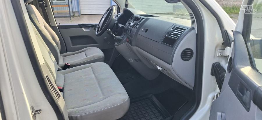 White Volkswagen Transporter 2004 in Radviliskis, with an engine capacity of 2.50 L and mileage of 420 thousand km for 4600 €, photo 5 on AUTOMOTO.COM.LV