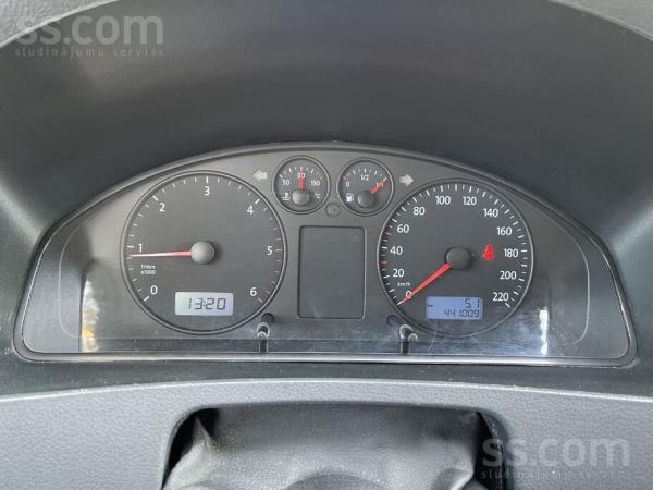 Volkswagen Transporter 2004 Rīga vietnē Balts Volkswagen Transporter 2004 Rīga, ar dzinēja tilpumu 1.90 L un nobraukumu 445 tūkst. km par 4500 €, foto 8 vietnē AUTOMOTO.COM.LV