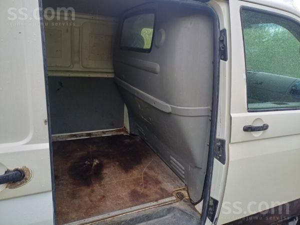 White Volkswagen Transporter 2005 in Daugavpils, with an engine capacity of 1.90 L and mileage of 0 thousand km for 15700 €, photo 4 on AUTOMOTO.COM.LV
