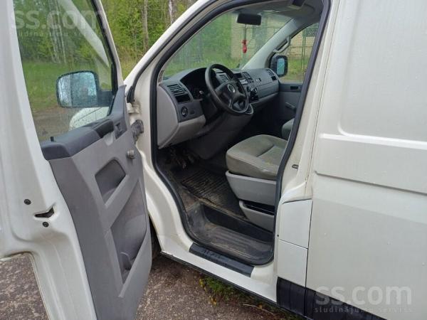 White Volkswagen Transporter 2005 in Daugavpils, with an engine capacity of 1.90 L and mileage of 0 thousand km for 15700 €, photo 5 on AUTOMOTO.COM.LV