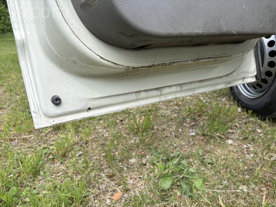Balts Volkswagen Transporter 2005 Tukums, ar dzinēja tilpumu 1.90 L un nobraukumu 312 tūkst. km par 4950 €, foto 13 vietnē AUTOMOTO.COM.LV