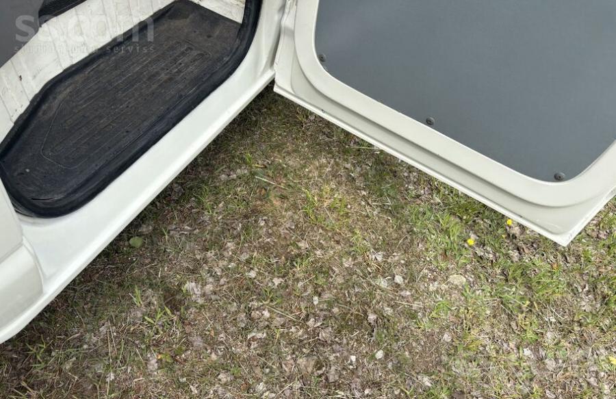 Balts Volkswagen Transporter 2005 Tukums, ar dzinēja tilpumu 1.90 L un nobraukumu 312 tūkst. km par 4950 €, foto 15 vietnē AUTOMOTO.COM.LV