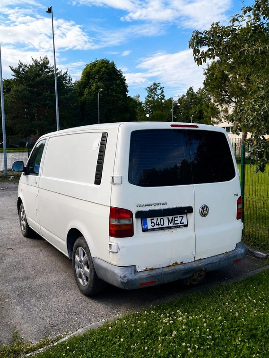 Balts Volkswagen Transporter 2005 Tallina, ar dzinēja tilpumu 2.50 L un nobraukumu 695 tūkst. km par 2099 €, foto 8 vietnē AUTOMOTO.COM.LV
