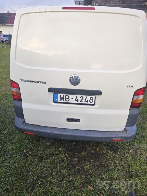 White Volkswagen Transporter 2006 in Riga, with an engine capacity of 1.90 L and mileage of 369 thousand km for 4250 €, photo 4 on AUTOMOTO.COM.LV