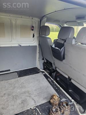 Balts Volkswagen Transporter 2006 Rīga, ar dzinēja tilpumu 1.90 L un nobraukumu 369 tūkst. km par 4250 €, foto 6 vietnē AUTOMOTO.COM.LV