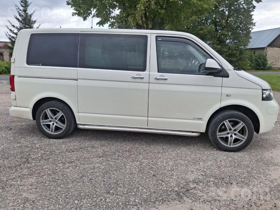White Volkswagen Transporter 2006 in Valmiera, with an engine capacity of 2.50 L and mileage of 420 thousand km for 5300 €, photo 4 on AUTOMOTO.COM.LV