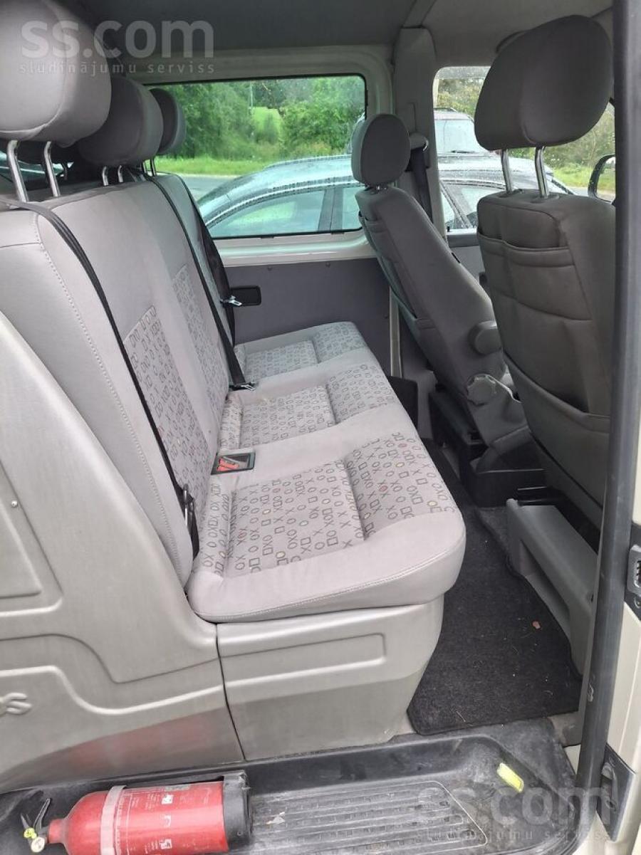 White Volkswagen Transporter 2006 in Valmiera, with an engine capacity of 2.50 L and mileage of 420 thousand km for 5300 €, photo 16 on AUTOMOTO.COM.LV