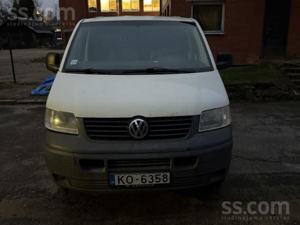 White Volkswagen Transporter 2007 in Valmiera, with an engine capacity of 2.50 L and mileage of 433 thousand km for 2250 €, photo 2 on AUTOMOTO.COM.LV