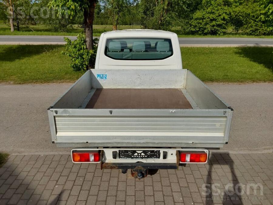 White Volkswagen Transporter 2007 in Ogre, with an engine capacity of 1.90 L and mileage of 202 thousand km for 7350 €, photo 8 on AUTOMOTO.COM.LV