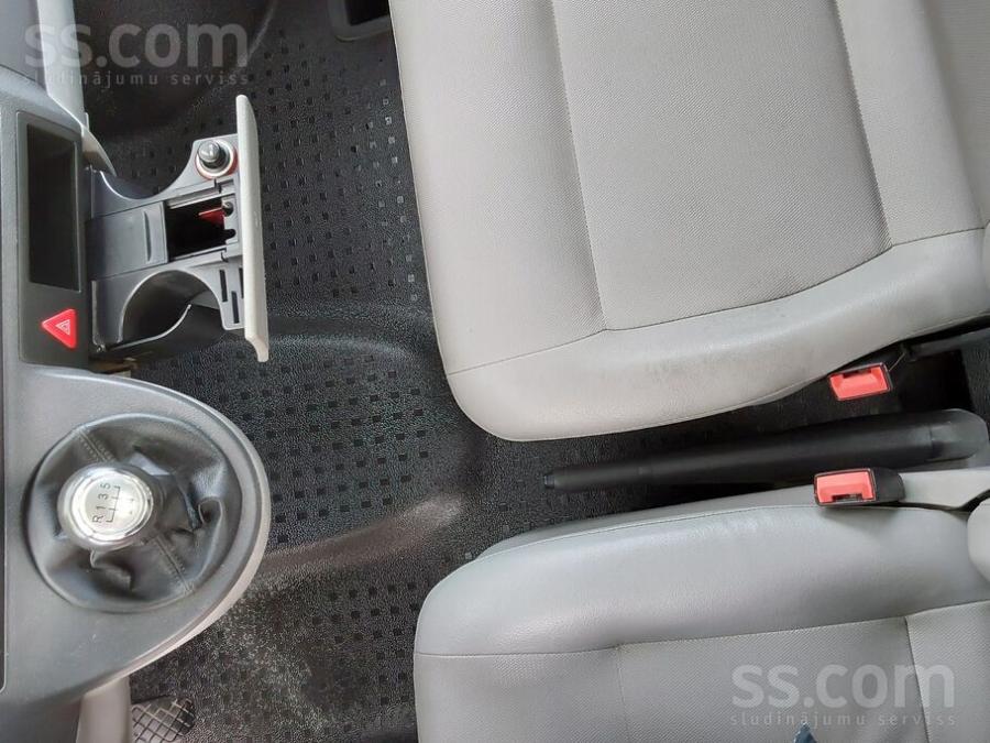 White Volkswagen Transporter 2007 in Ogre, with an engine capacity of 1.90 L and mileage of 202 thousand km for 7350 €, photo 12 on AUTOMOTO.COM.LV