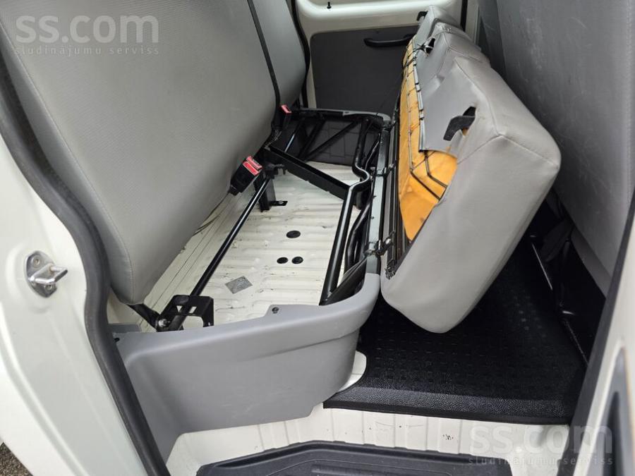 White Volkswagen Transporter 2007 in Ogre, with an engine capacity of 1.90 L and mileage of 202 thousand km for 7350 €, photo 17 on AUTOMOTO.COM.LV