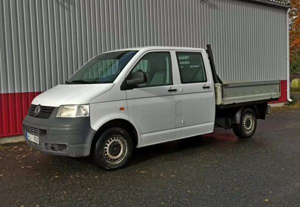 White Volkswagen Transporter 2007 in Riga, with an engine capacity of 2.50 L and mileage of 280 thousand km for 5500 €, photo 1 on AUTOMOTO.COM.LV