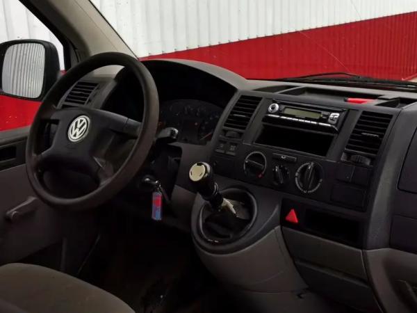 White Volkswagen Transporter 2007 in Riga, with an engine capacity of 2.50 L and mileage of 280 thousand km for 5500 €, photo 2 on AUTOMOTO.COM.LV