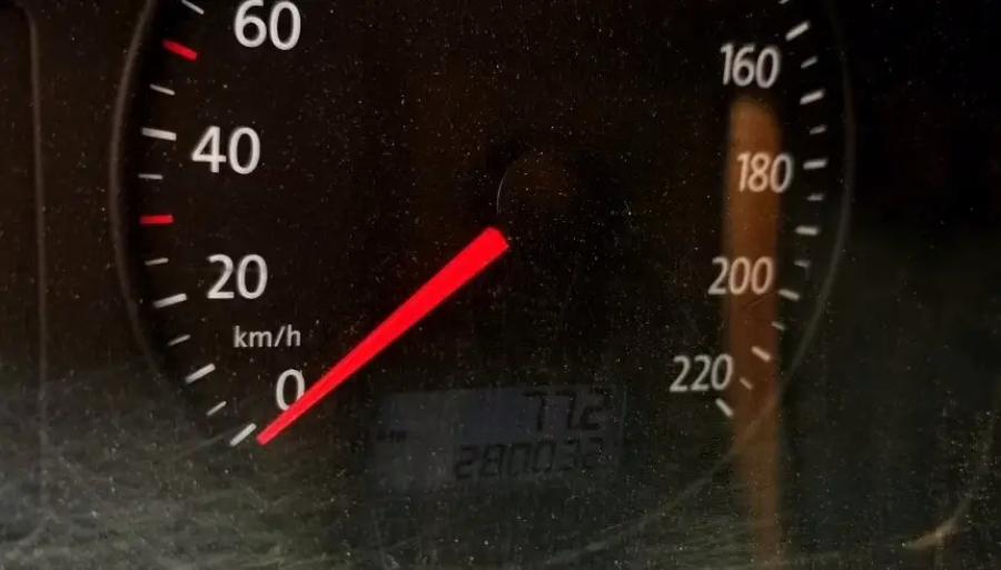 Balts Volkswagen Transporter 2007 Rīga, ar dzinēja tilpumu 2.50 L un nobraukumu 280 tūkst. km par 5500 €, foto 4 vietnē AUTOMOTO.COM.LV