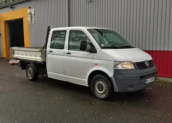 White Volkswagen Transporter 2007 in Riga, with an engine capacity of 2.50 L and mileage of 280 thousand km for 5500 €, photo 5 on AUTOMOTO.COM.LV