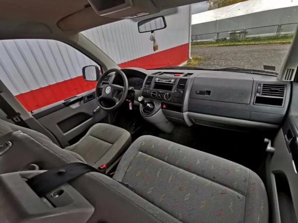 White Volkswagen Transporter 2007 in Riga, with an engine capacity of 2.50 L and mileage of 280 thousand km for 5500 €, photo 10 on AUTOMOTO.COM.LV